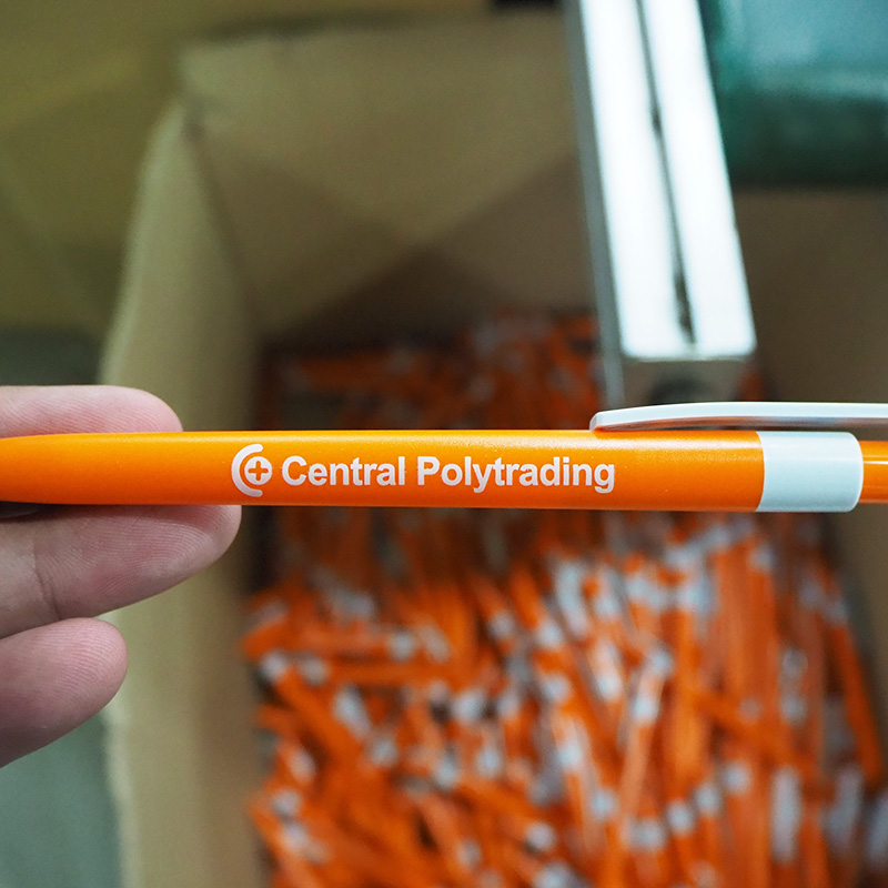 ผลงานปากกา สกรีนโลโก้ Central Polytrading | โรงงานผลิตปากกาพร้อมสกรีน ...
