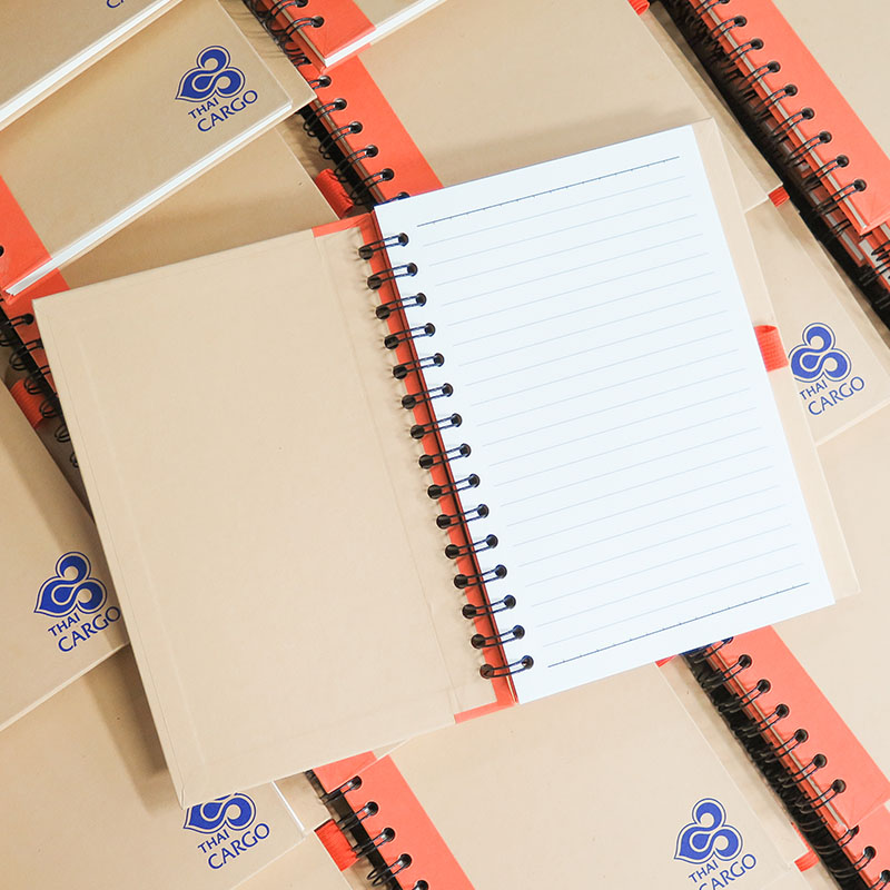 ผลงานสมุดโน้ต สกรีนโลโก้ THAI CARGO | โรงงานผลิตปากกาพร้อมสกรีนโลโก้ ...